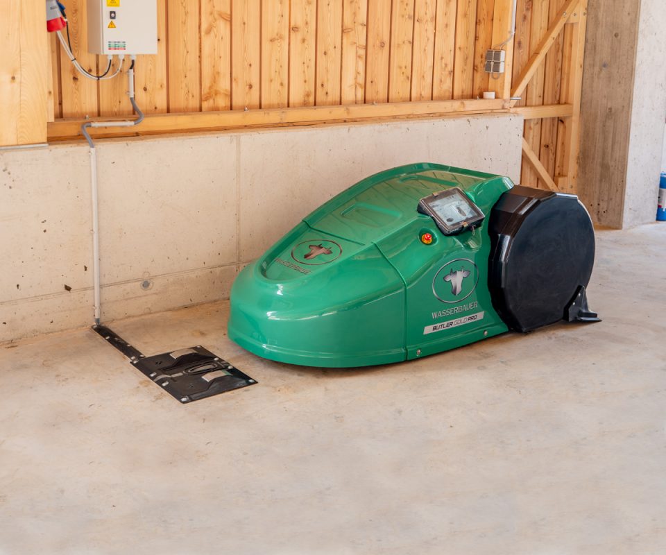 Automatyczny samojezdny podgarniacz paszy - Berutex